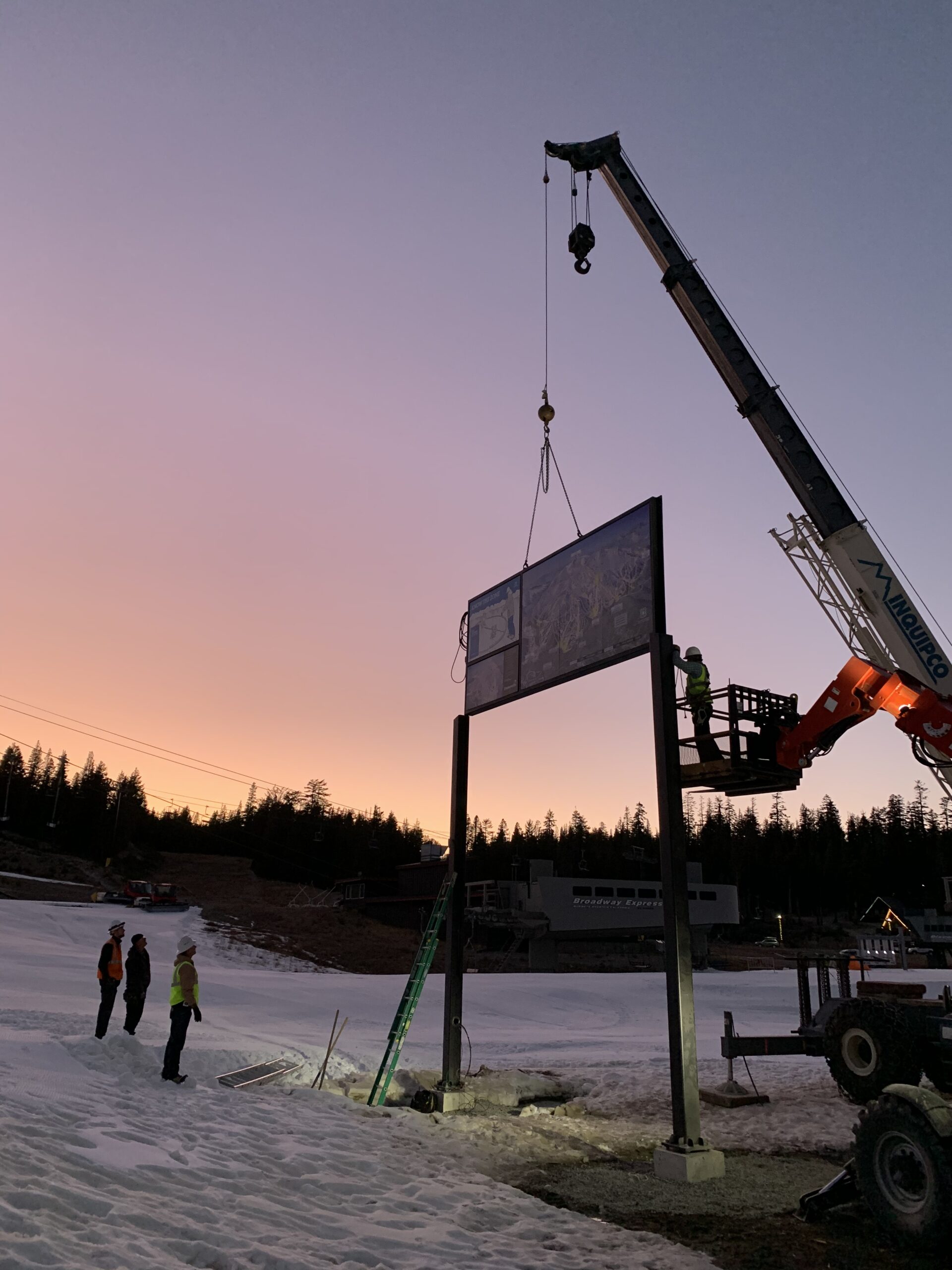 Skier Information Super-Sign – Lumiplan North America, Inc.